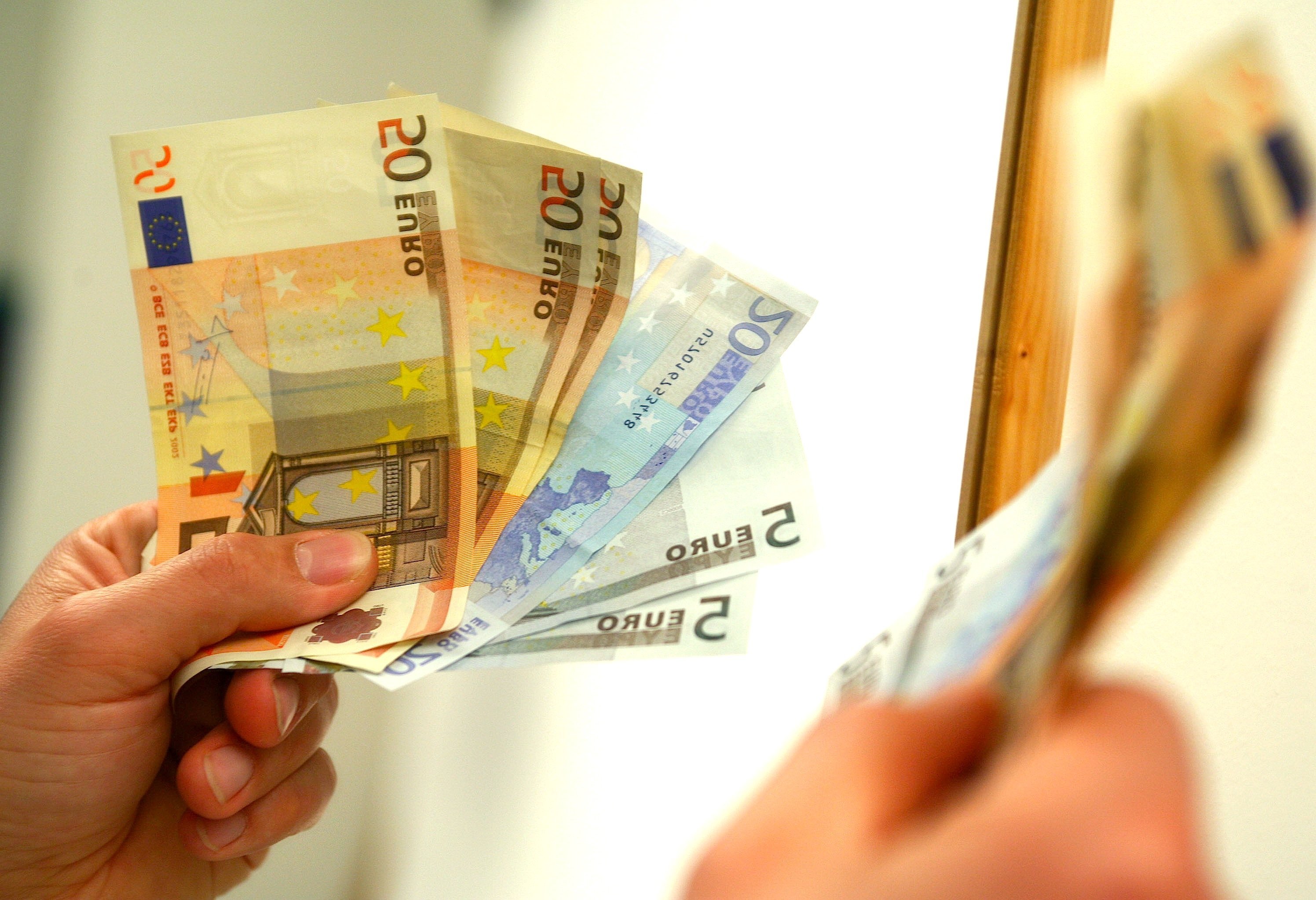 5 simple ways to earn extra income | AlphaGamma